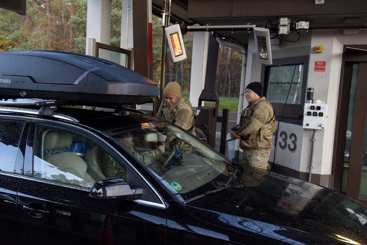 86th AW CC, CCC visit RAB west gate > Ramstein Air Base > Article Display