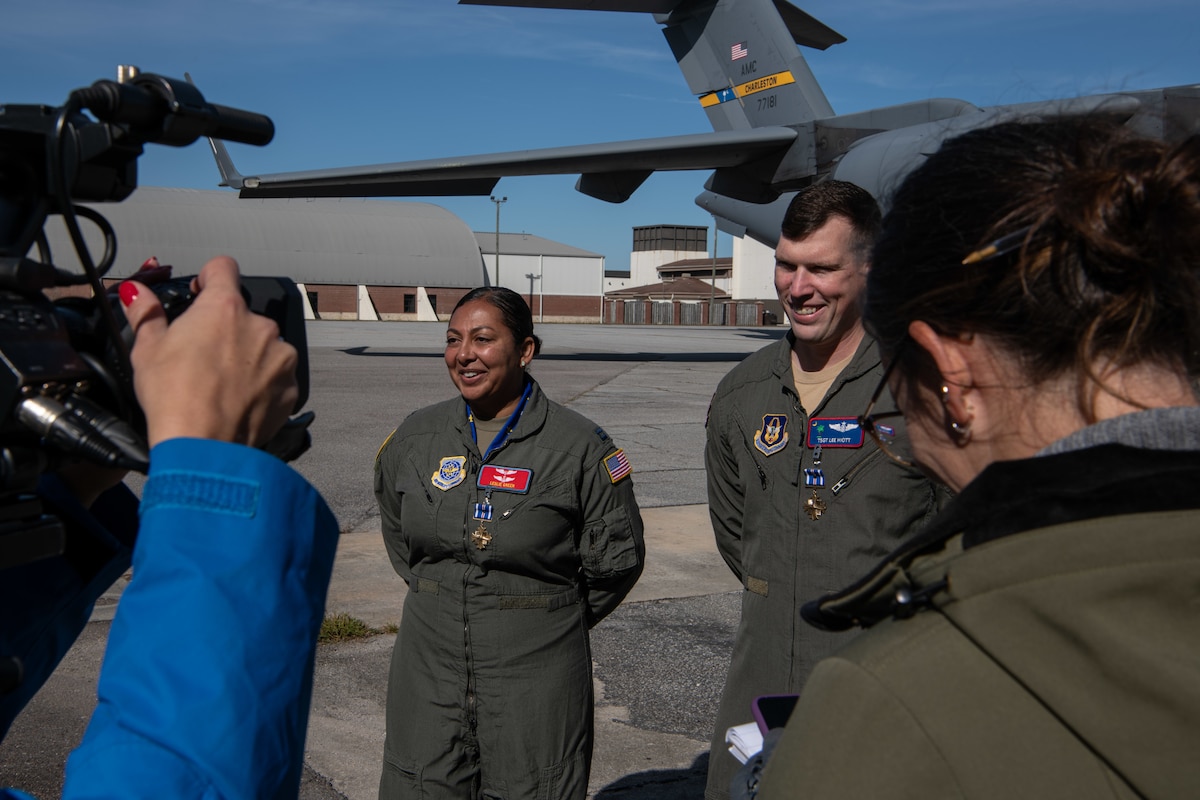 Five Reserve Charleston Airmen earn Distinguished Flying Cross > 315th ...