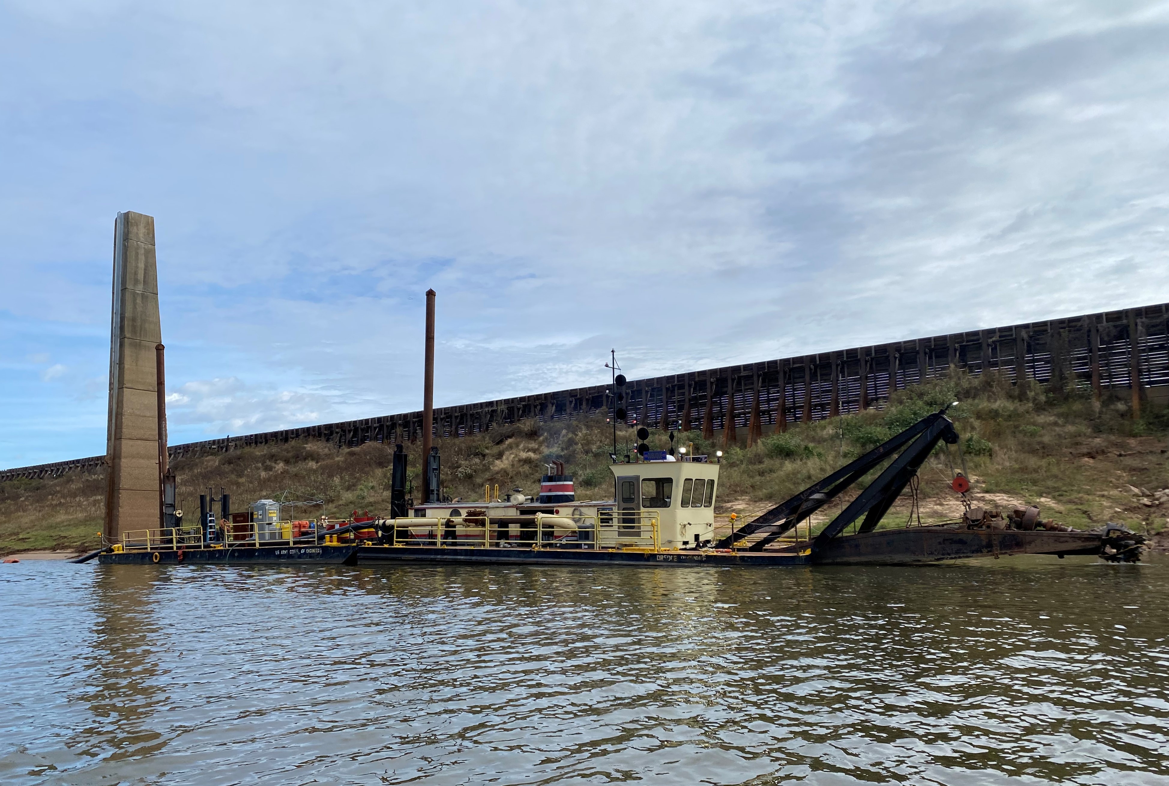 USACE Vicksburg District Dredge Dubuque responds to critical dredging ...