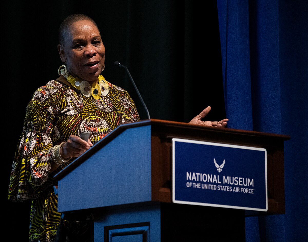 LEADership group graduates > Wright-Patterson AFB > Article Display