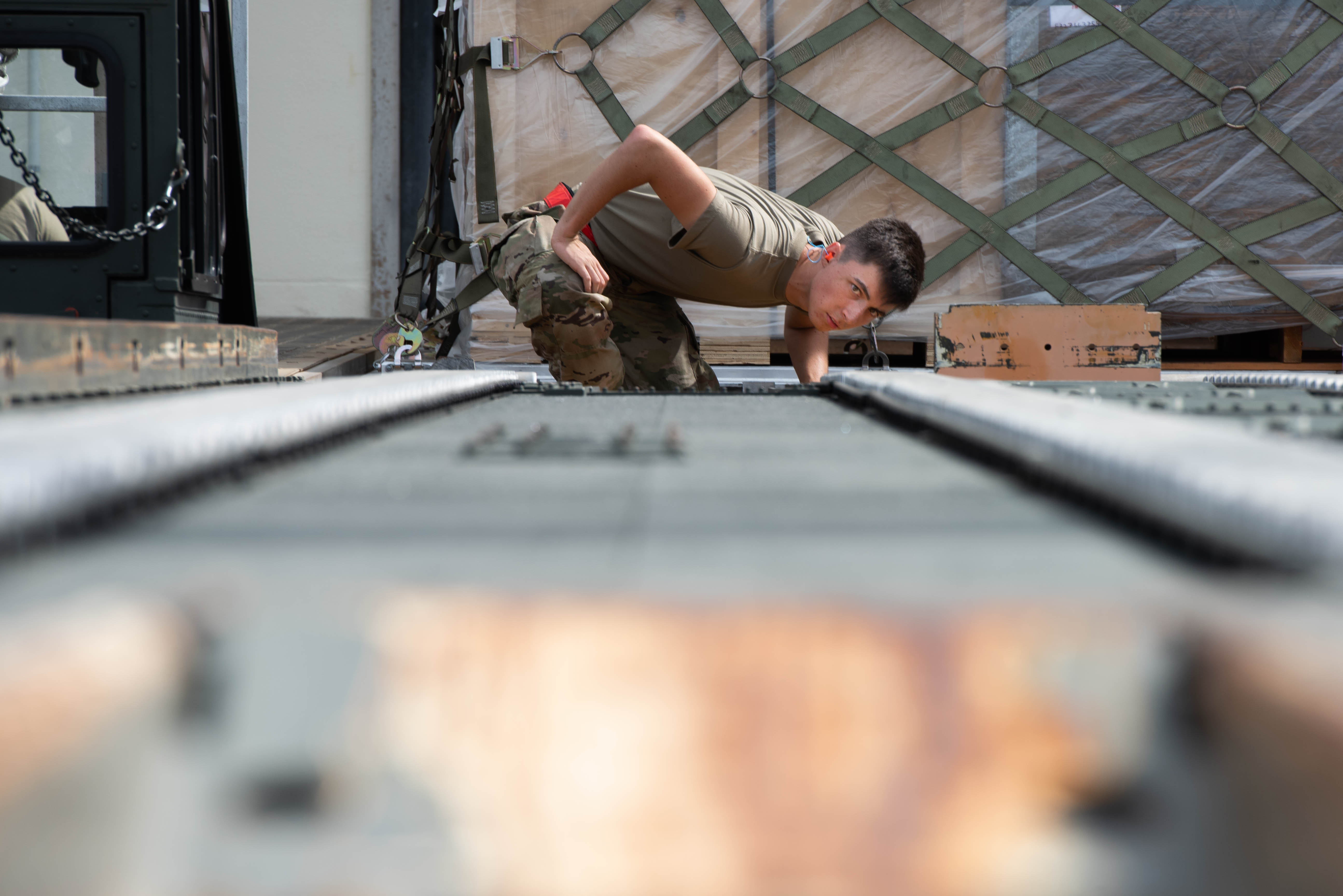 Lock and load with the 733rd AMS > 5th Air Force > Article Display