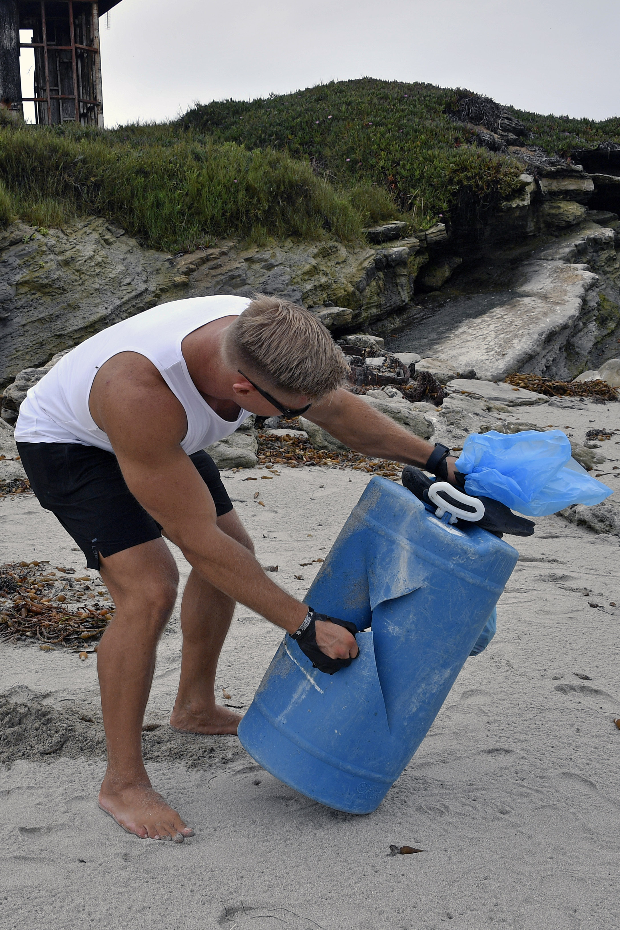 Coastal Cleanup Crew Restores Beauty to Remote Beaches > U.S ...
