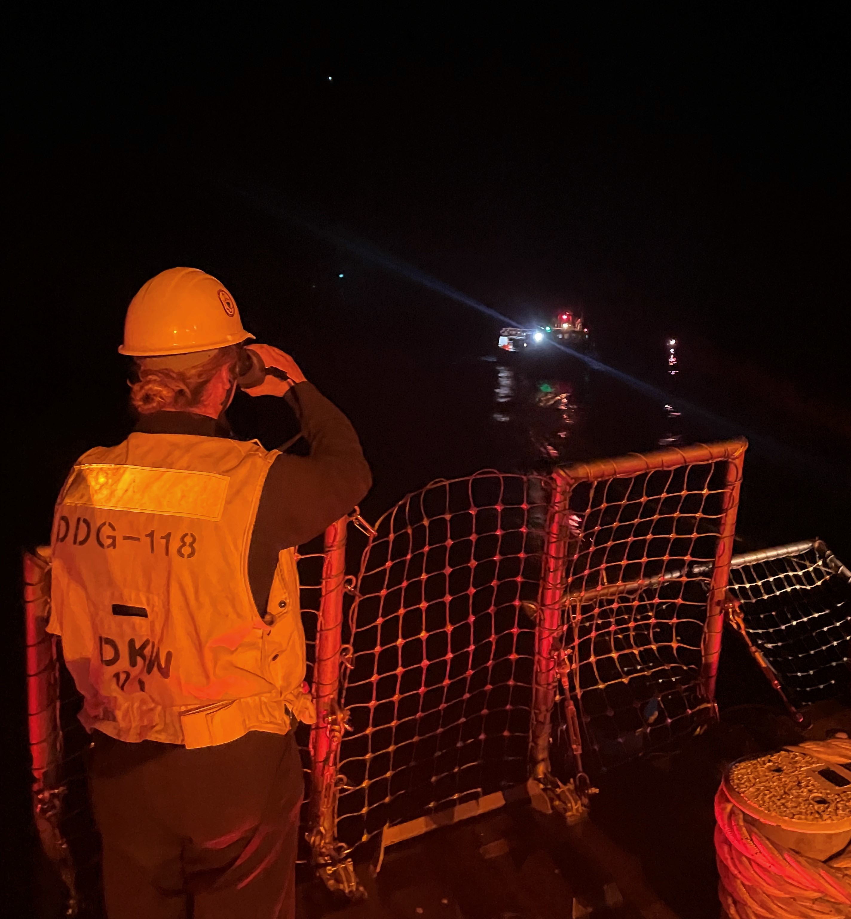 USS Daniel Inouye Rescues Fishing Vessel in Vicinity of Hawaii > U.S ...