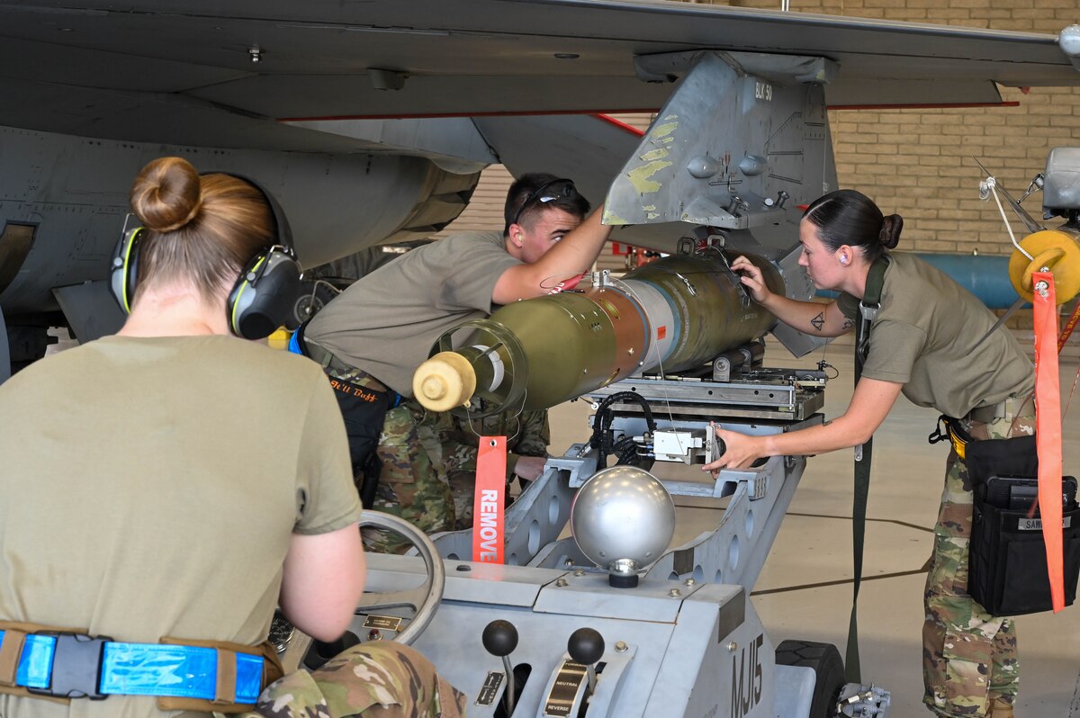 56th MXG 3rd Quarter Weapons Load Competition > Air Education and ...