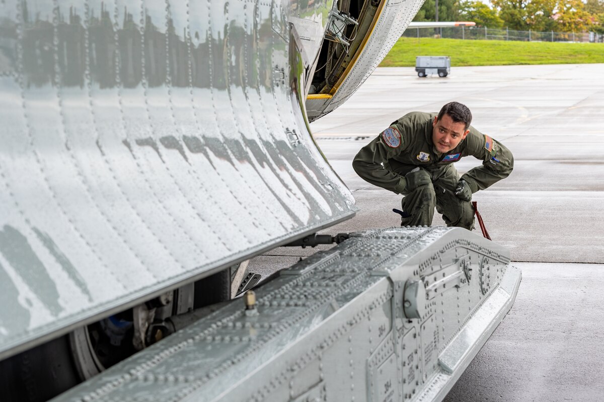 109th Airlift Wing aircrew tests new engine > 109th Airlift Wing ...