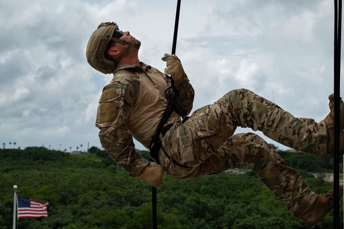 Andersen AFB Airmen participate in rappelling training > 505th Command ...
