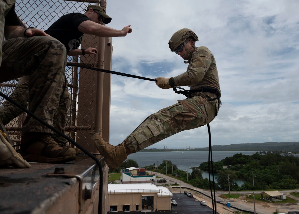 Andersen AFB Airmen participate in rappelling training > Andersen Air ...