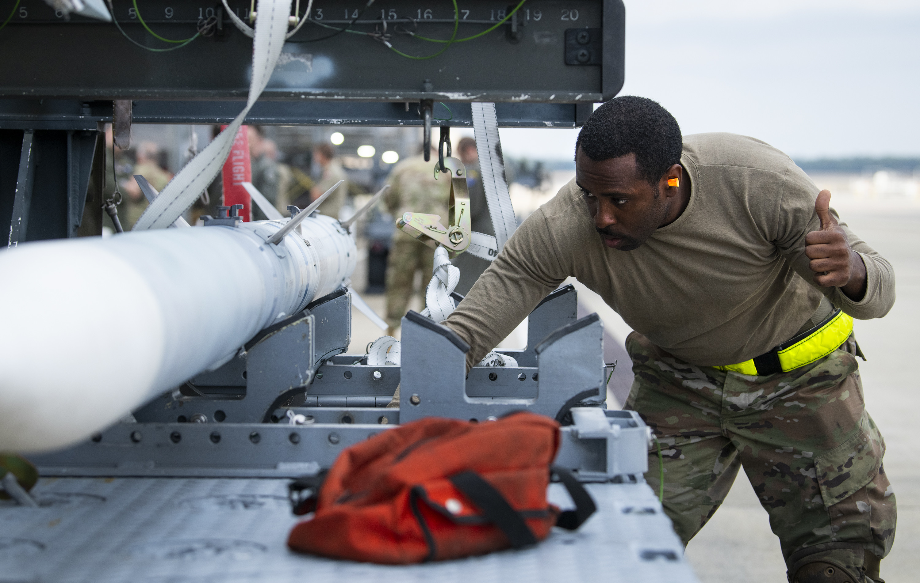 F-22 weapons crews battle in quarterly competition > Eglin Air Force ...