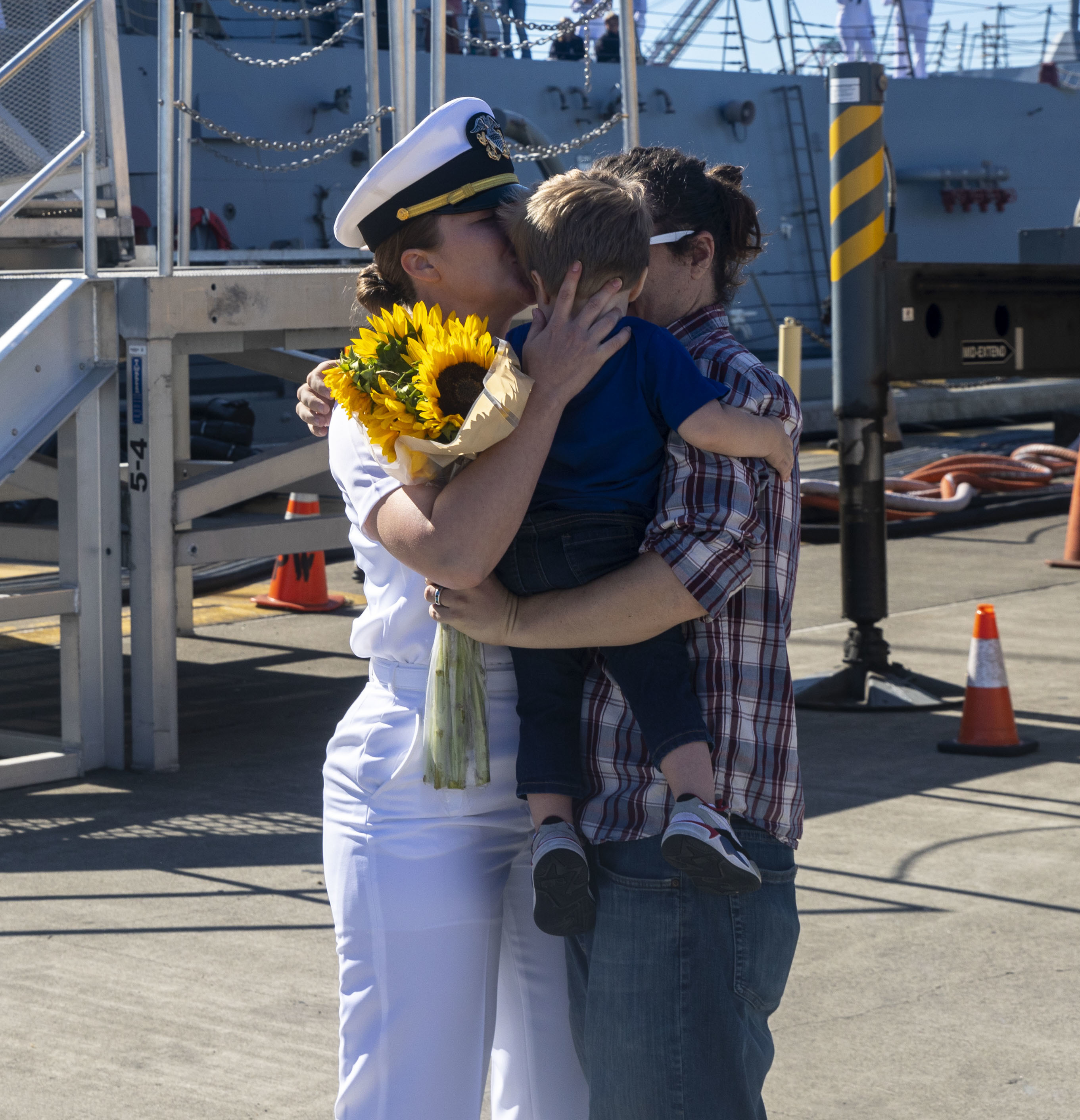 USS Momsen returns to homeport > U.S. Pacific Fleet > News