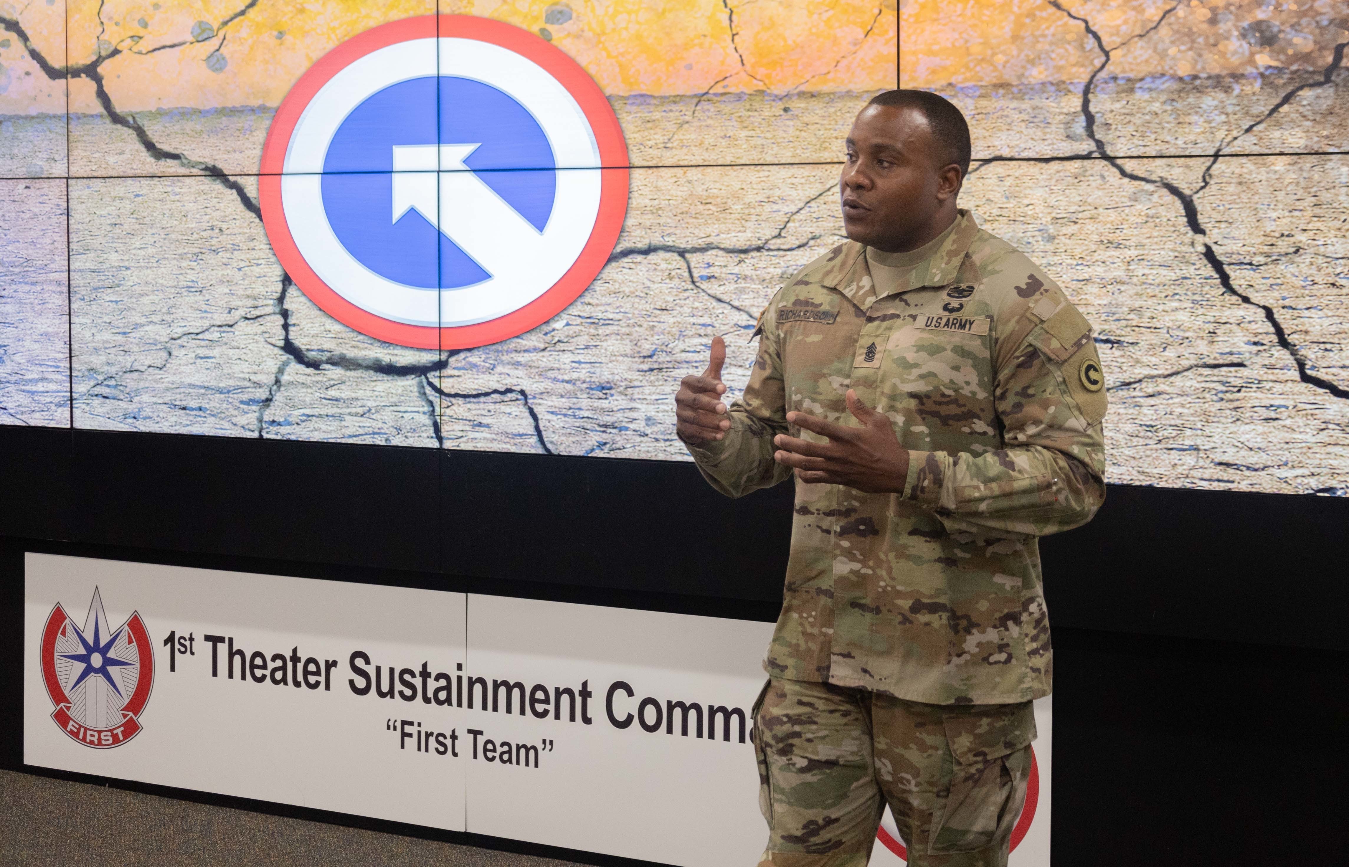1st TSC Soldiers teach and mentor newest Army leaders > 1st Theater ...