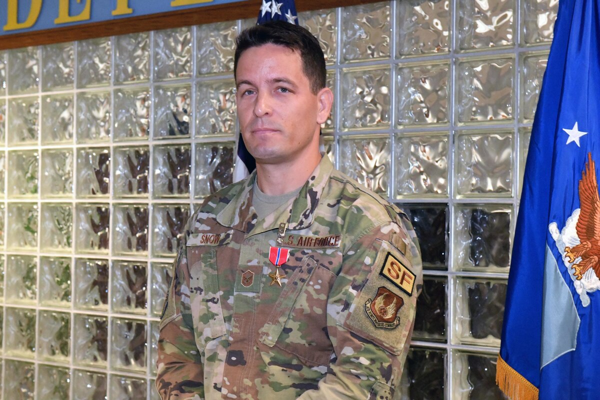 Robins Airman receives Bronze Star Medal > Air Force Materiel Command ...