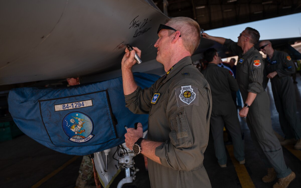 Photos: Luke's 309th Fighter Squadron finishes block 25 divestment ...