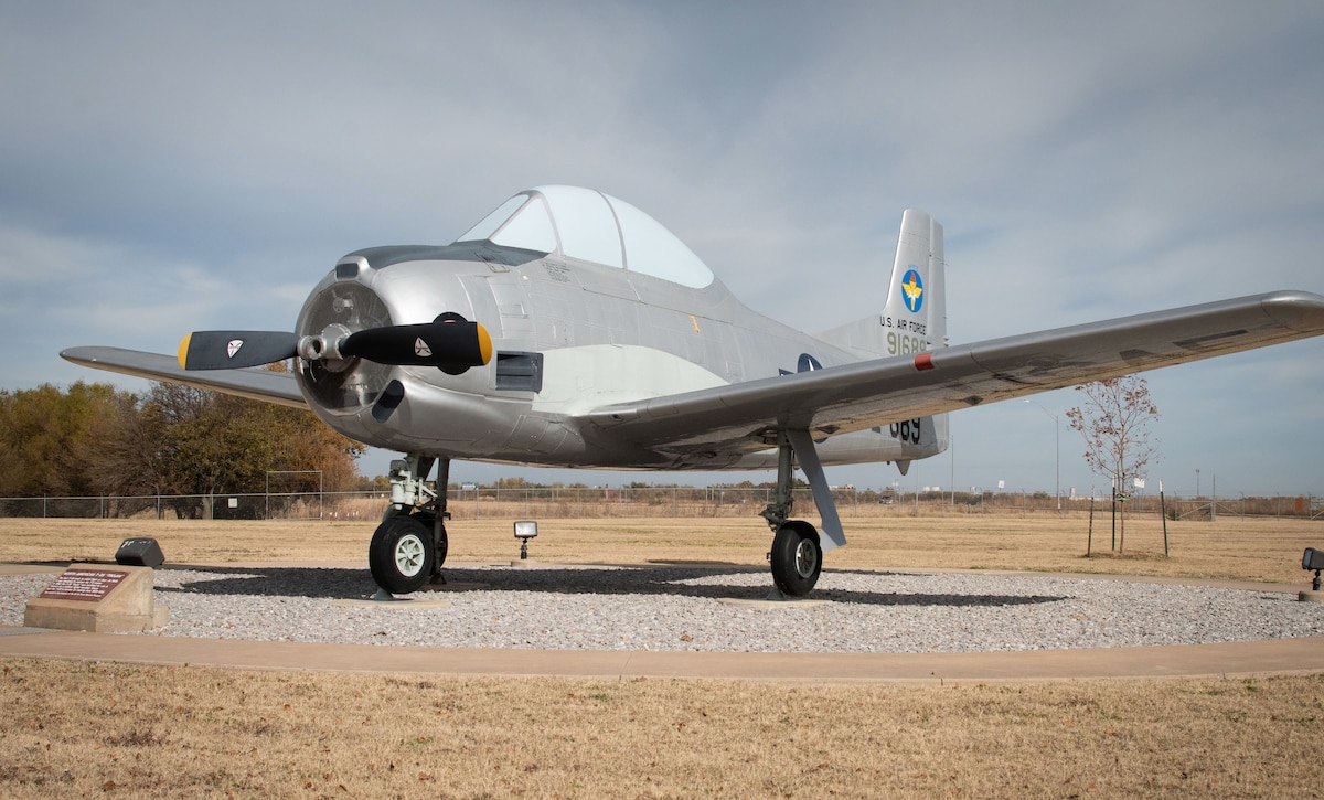 Unreliable engine made the T-28 Trojan the least used training aircraft ...