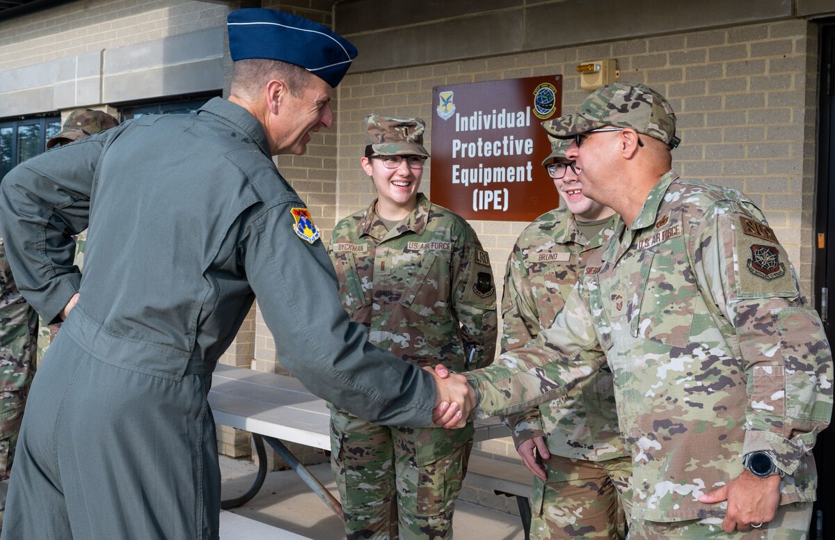 18th AF CC experiences Dover AFB mission > Dover Air Force Base > News