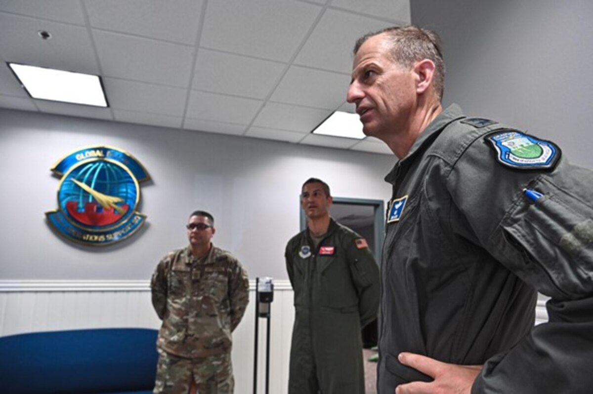 18th AF commander visits Joint Base MDL > Joint Base McGuire-Dix ...