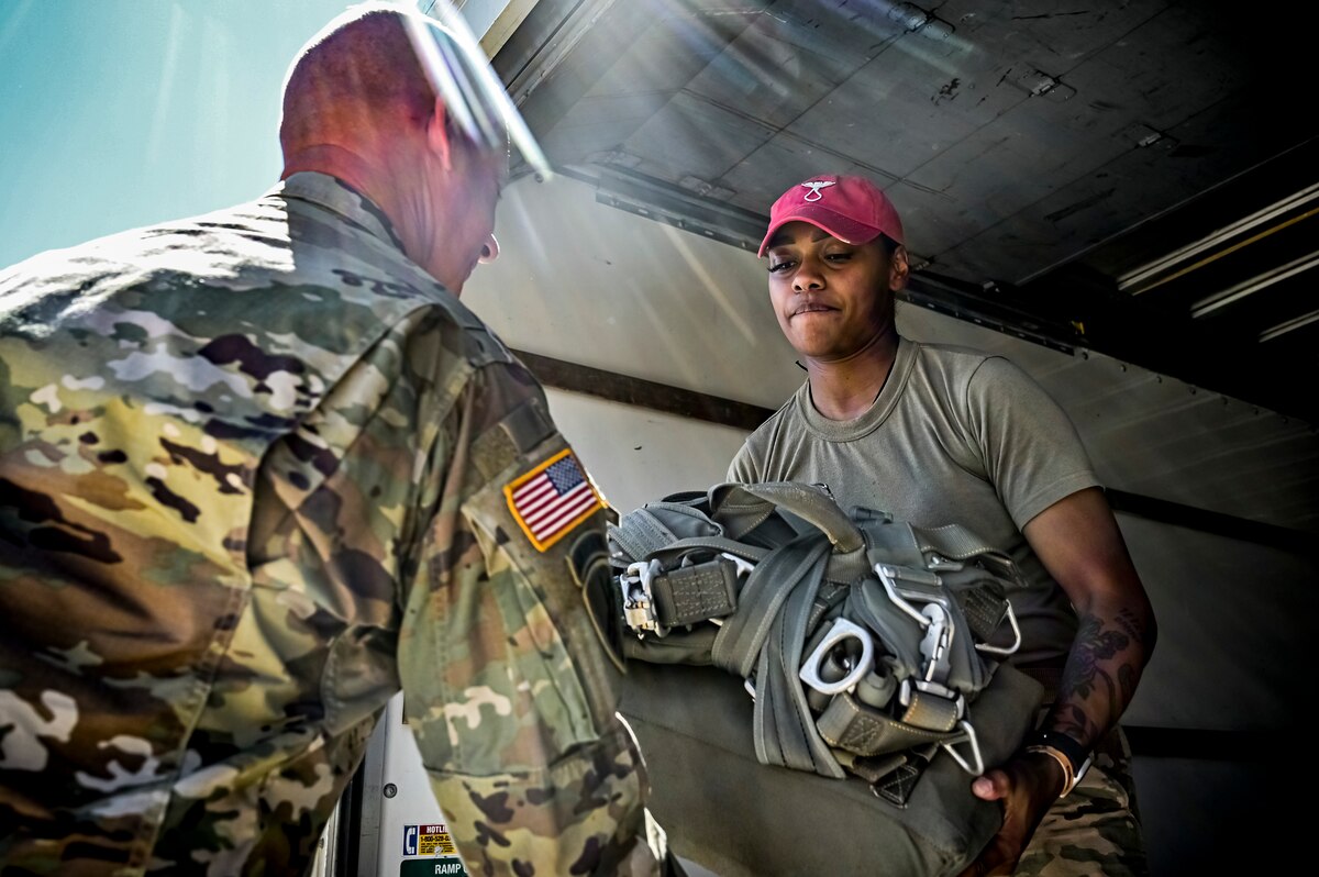 404th Civil Affairs Battalion conducts Airborne Ops > Joint Base ...