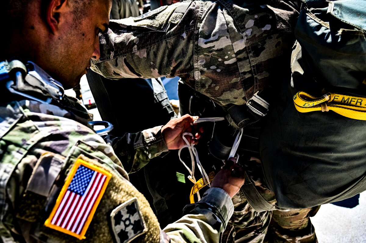 404th Civil Affairs Battalion conducts Airborne Ops > Joint Base McGuire-Dix-Lakehurst > News