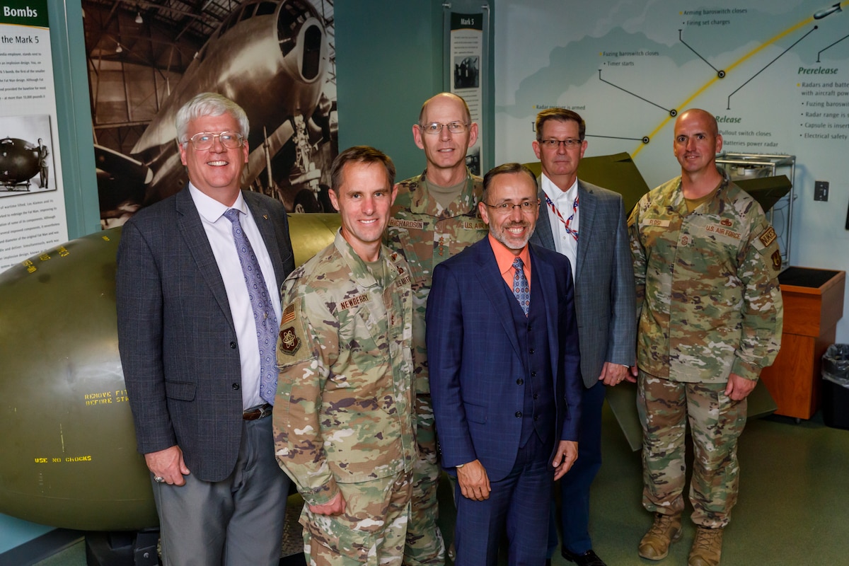 AFMC commander visits KAFB, AFNWC > Air Force Nuclear Weapons Center ...