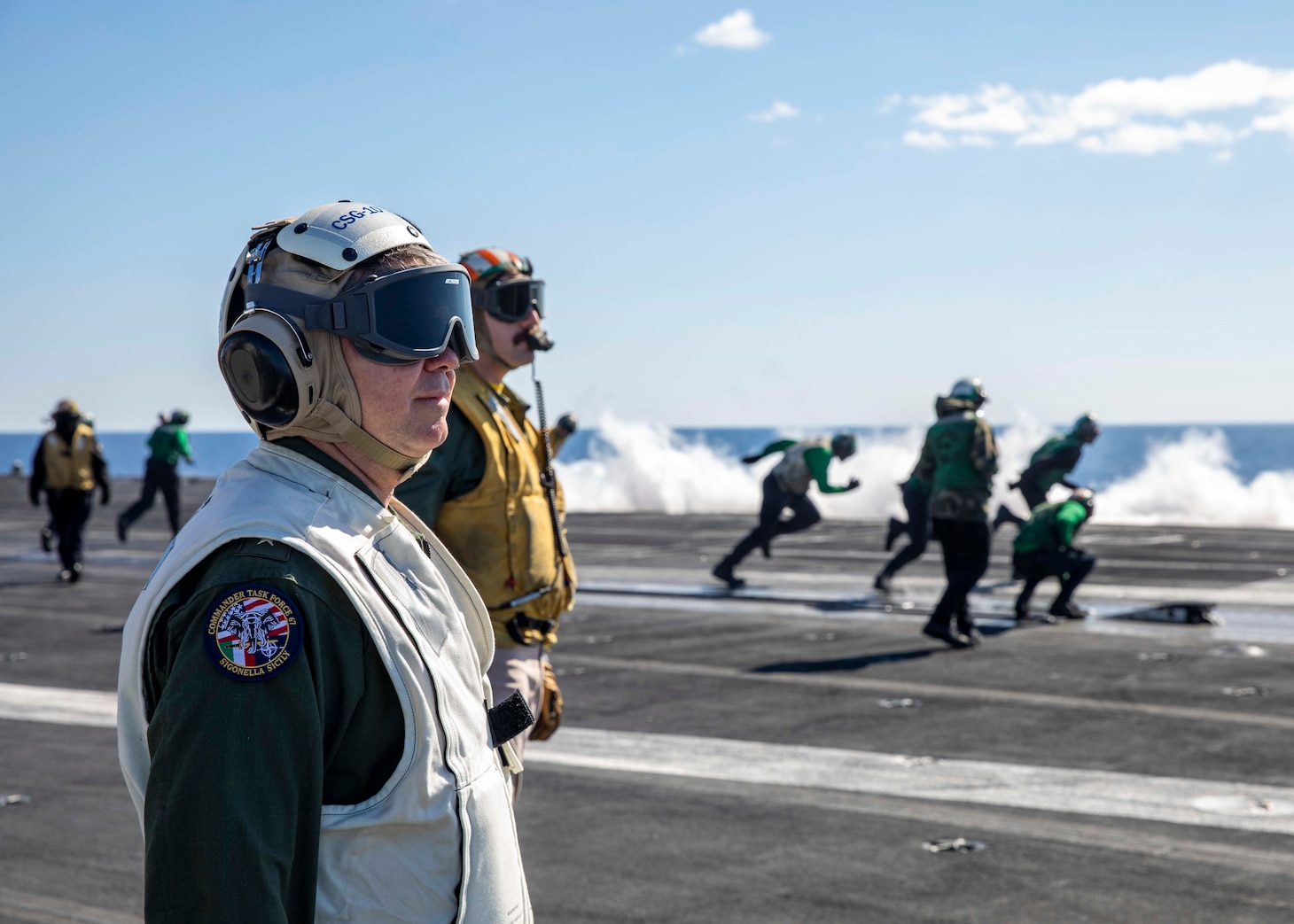 Commander, U.S. Sixth Fleet & STRIKFORNATO visits USS George H.W. Bush ...