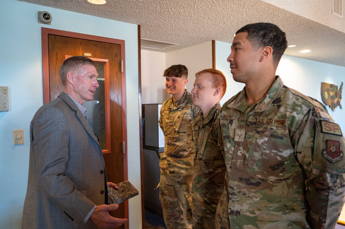 USSTRATCOM J8 Director visits 90MW > 505th Command and Control Wing ...