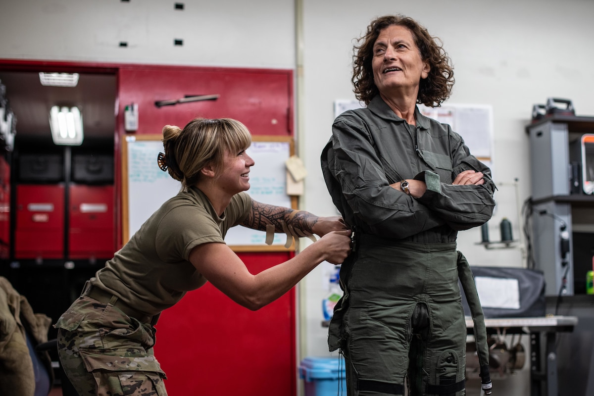Air Force Chief Scientist visits Kadena > Kadena Air Base > News