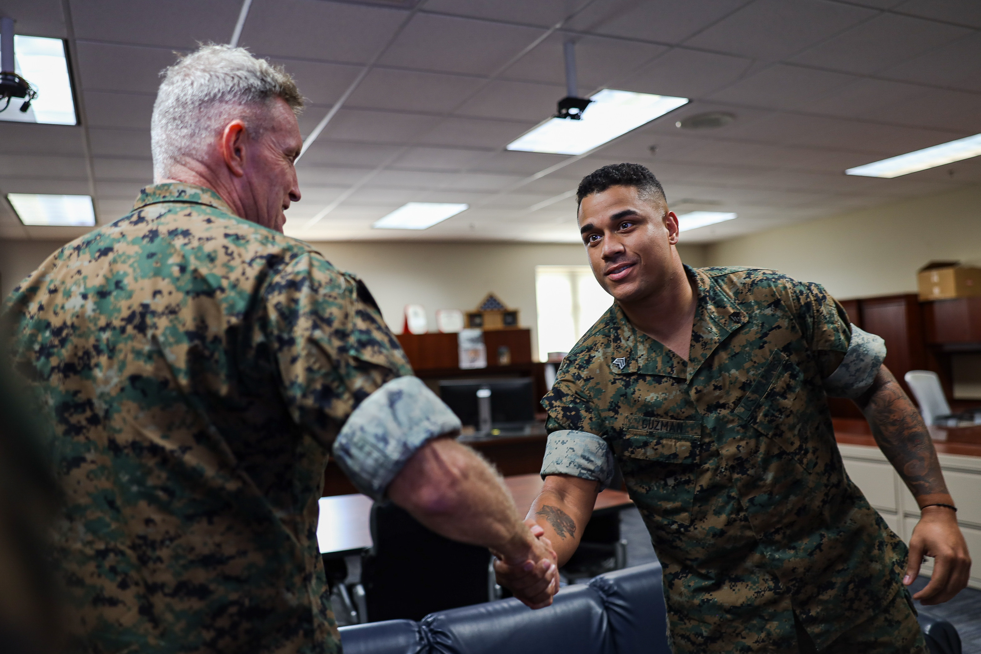 MCRC Commanding General Visits the 8MCD > 8th Marine Corps District ...