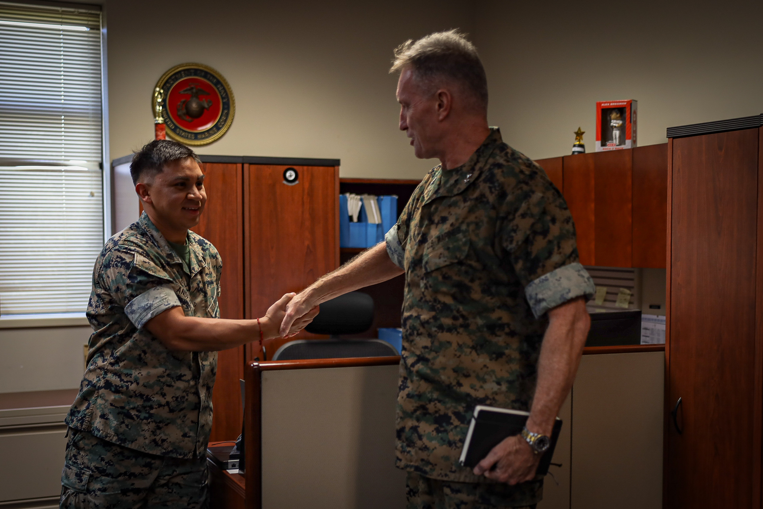 MCRC Commanding General Visits the 8MCD > 8th Marine Corps District ...