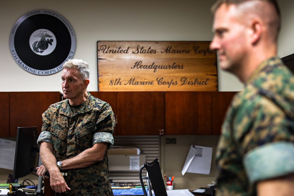 MCRC Commanding General Visits the 8MCD > 8th Marine Corps District ...