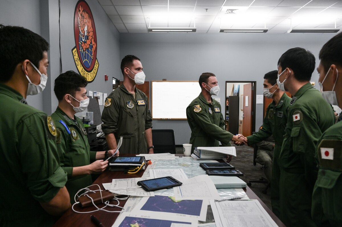 15th Wing, JASDF conduct first bilateral airlift exercise > 15th Wing ...