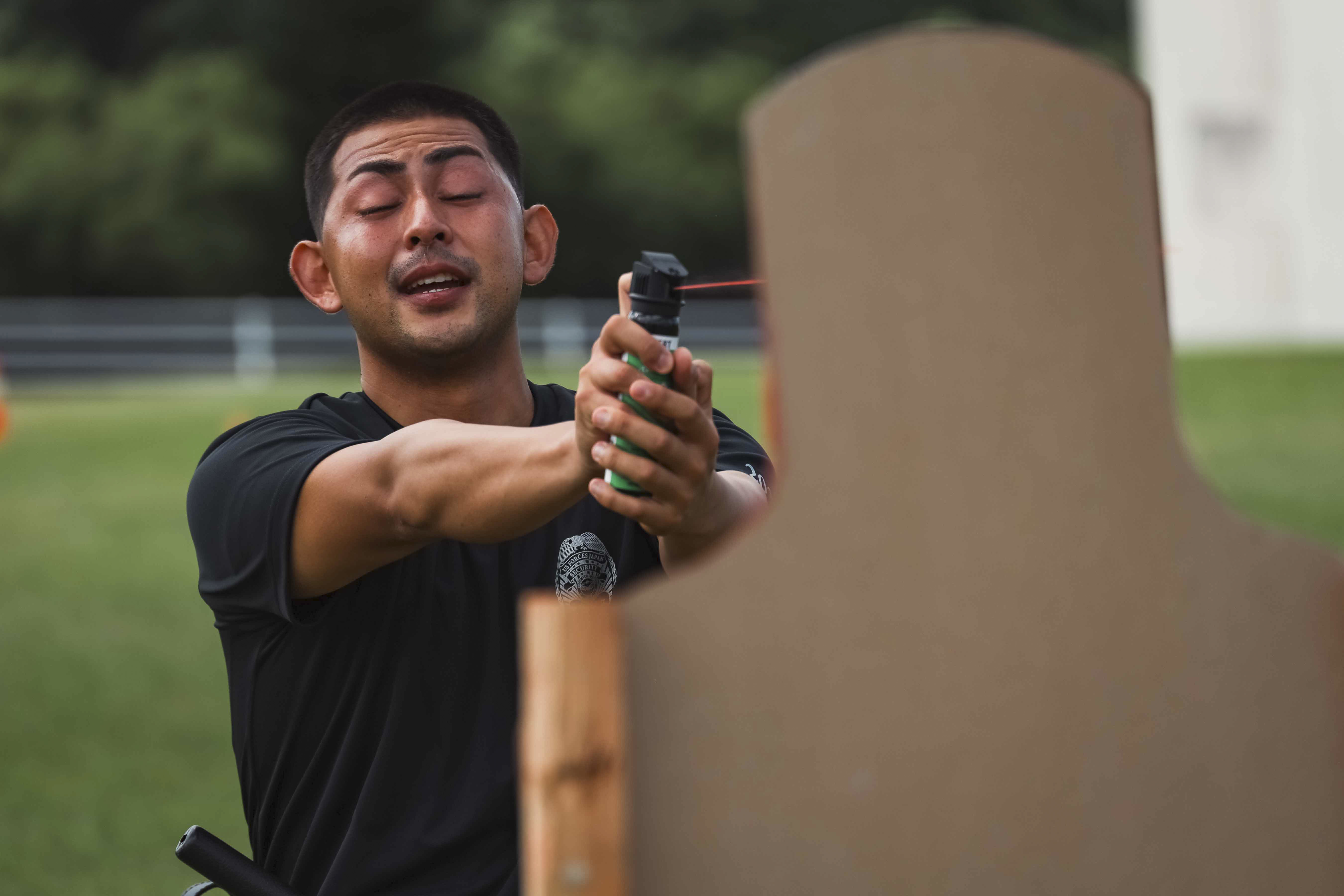 Japanese Security Guards train with OC spray > Marine Corps ...