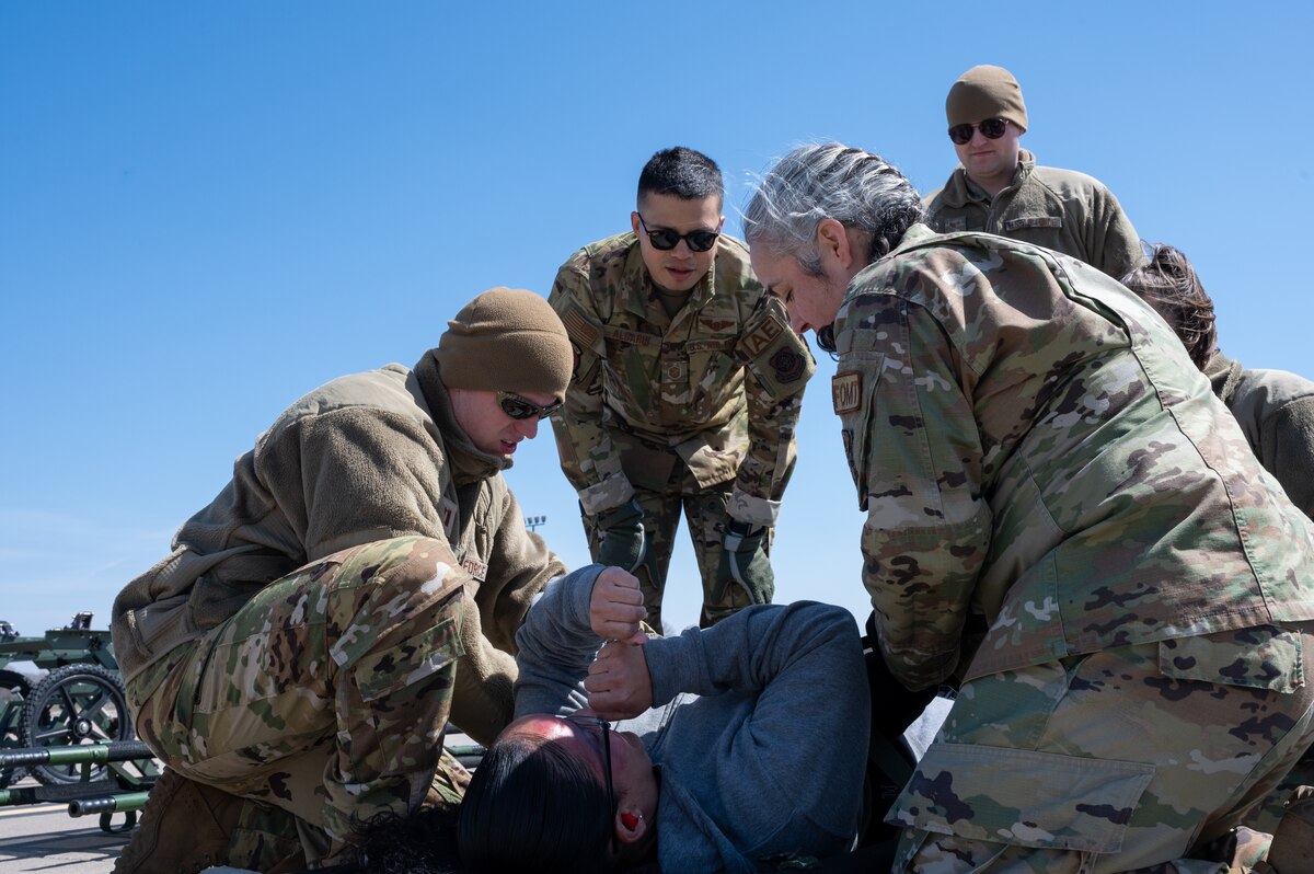 McConnell, Scott team up for aeromedical evacuation training ...