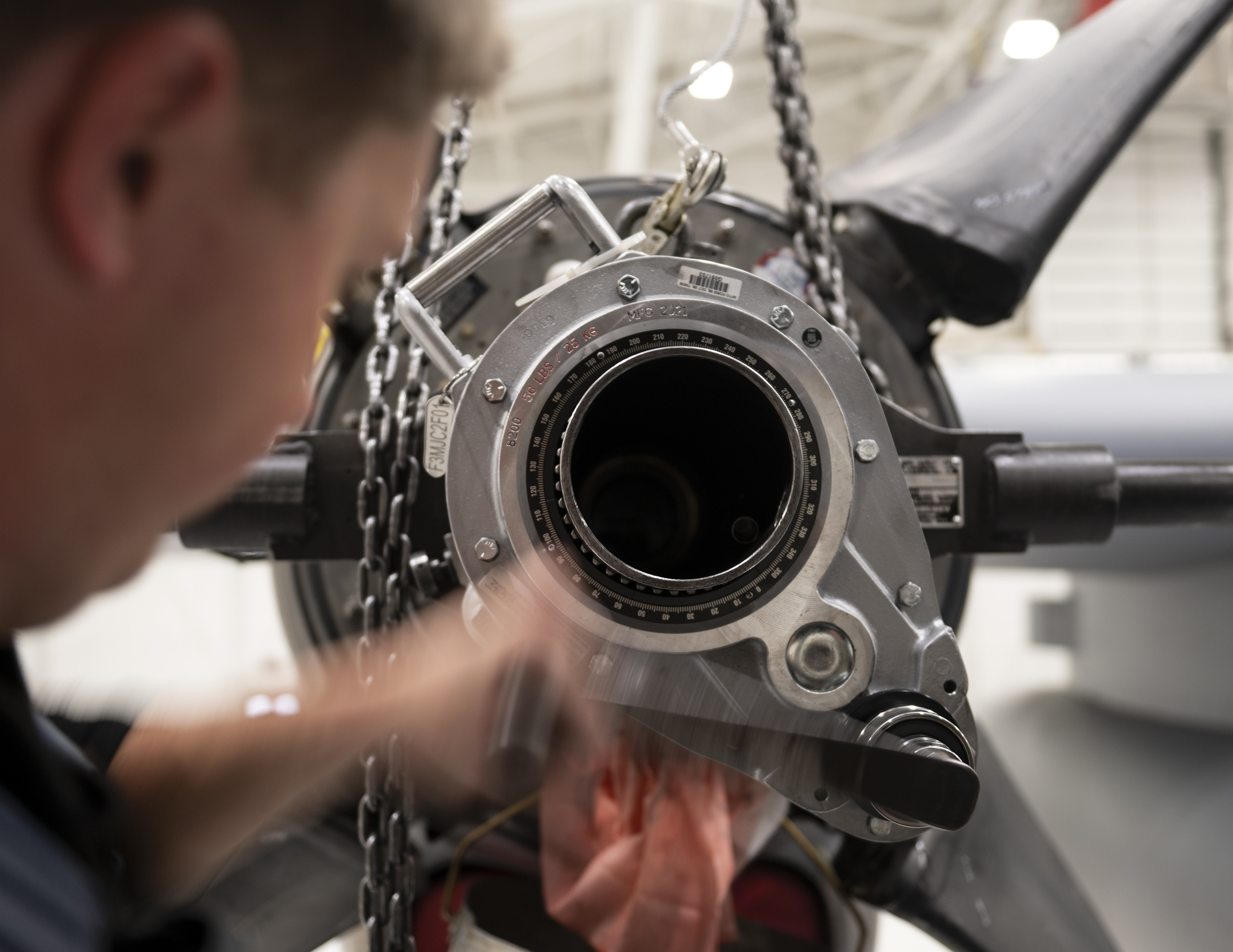 Transporting Propeller Hub and Blade Assemblies > 133rd Airlift Wing ...