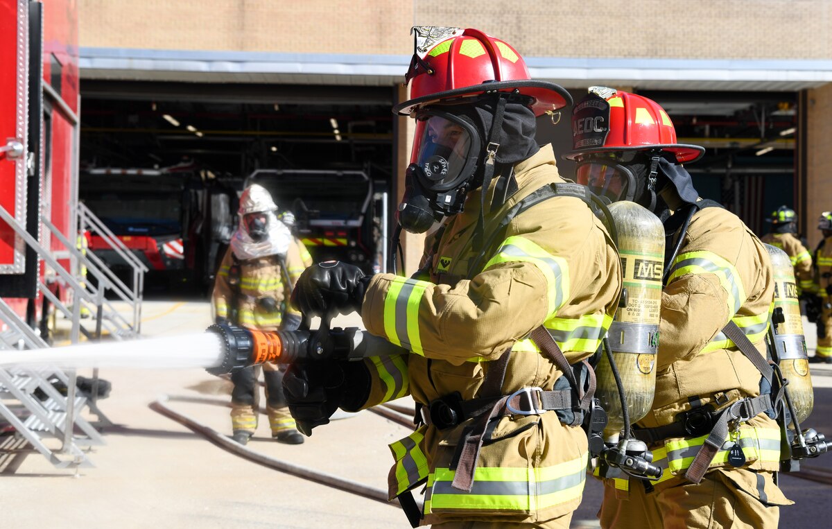 AEDC commander gets up-close look at firefighting training > Arnold Air ...