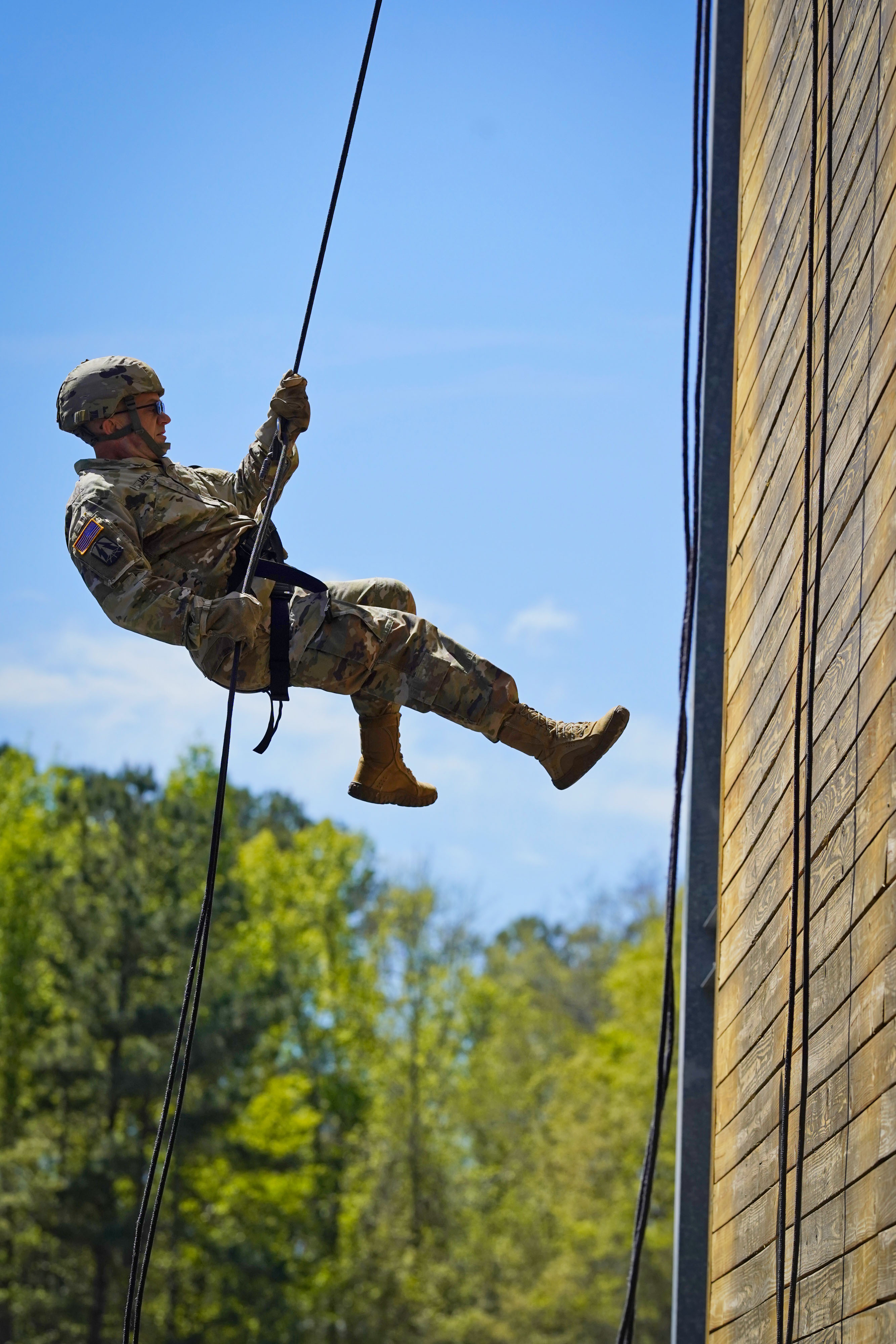 Soldiers in the 81st Readiness Division tackle Victory Tower at Ft ...