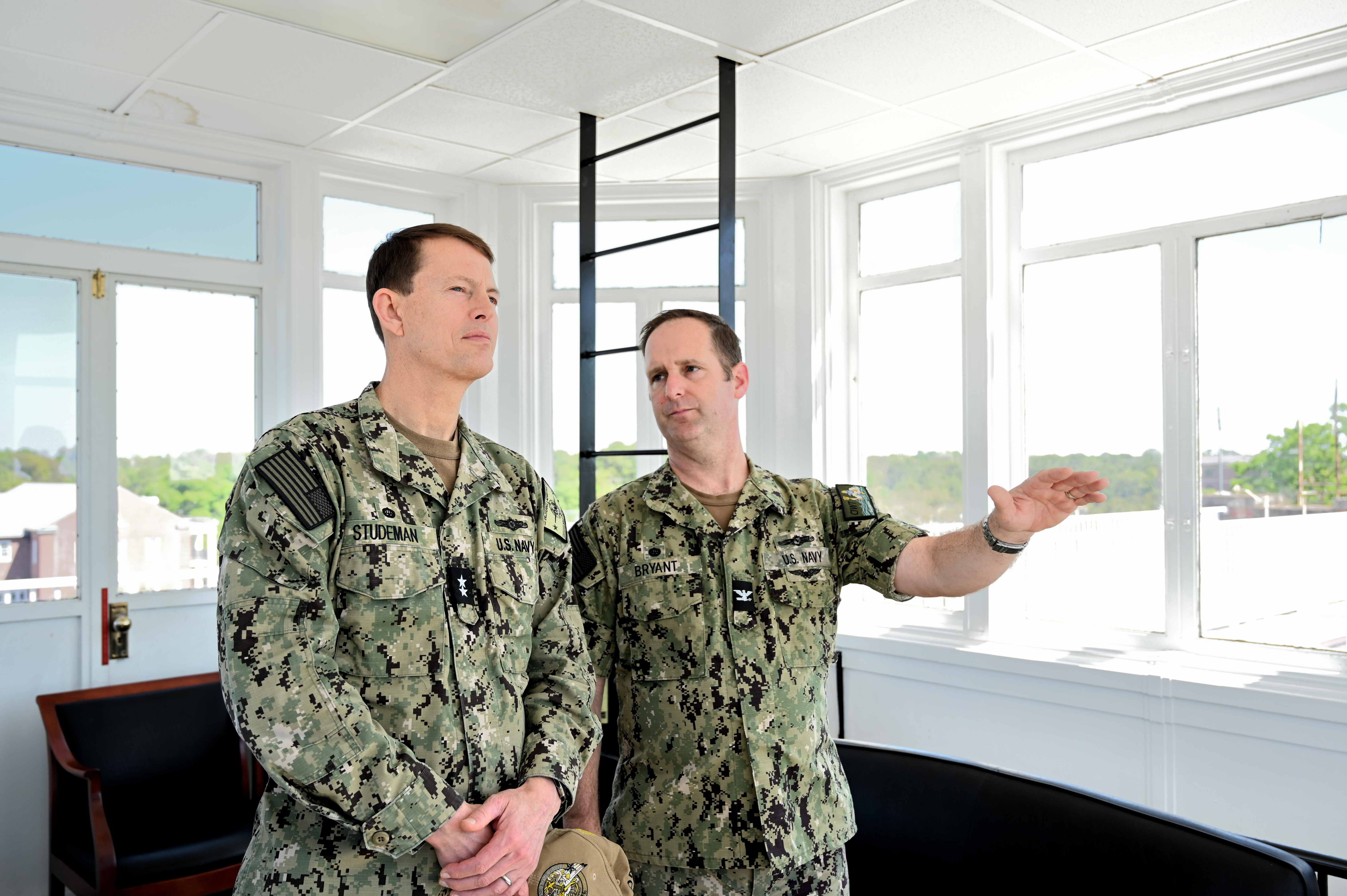 Chief of Naval Intelligence Visits CIWT and NIOC Pensacola > Naval ...