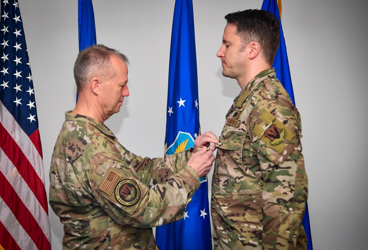 COMACC presents Distinguished Flying Cross to 363 ISRW Airman for ...
