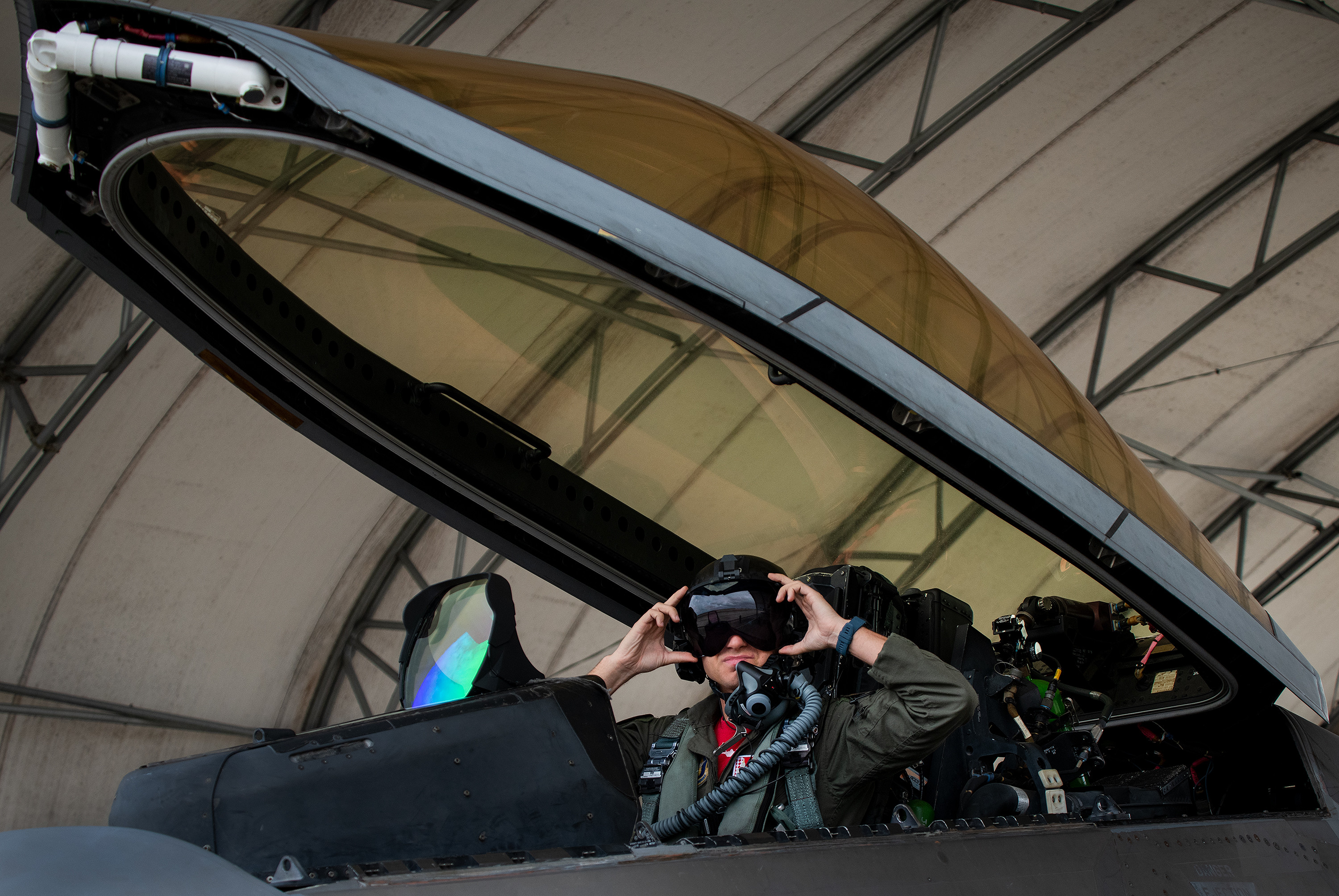 Raptor pilots test AF's next-gen helmet > Air Force Life Cycle ...