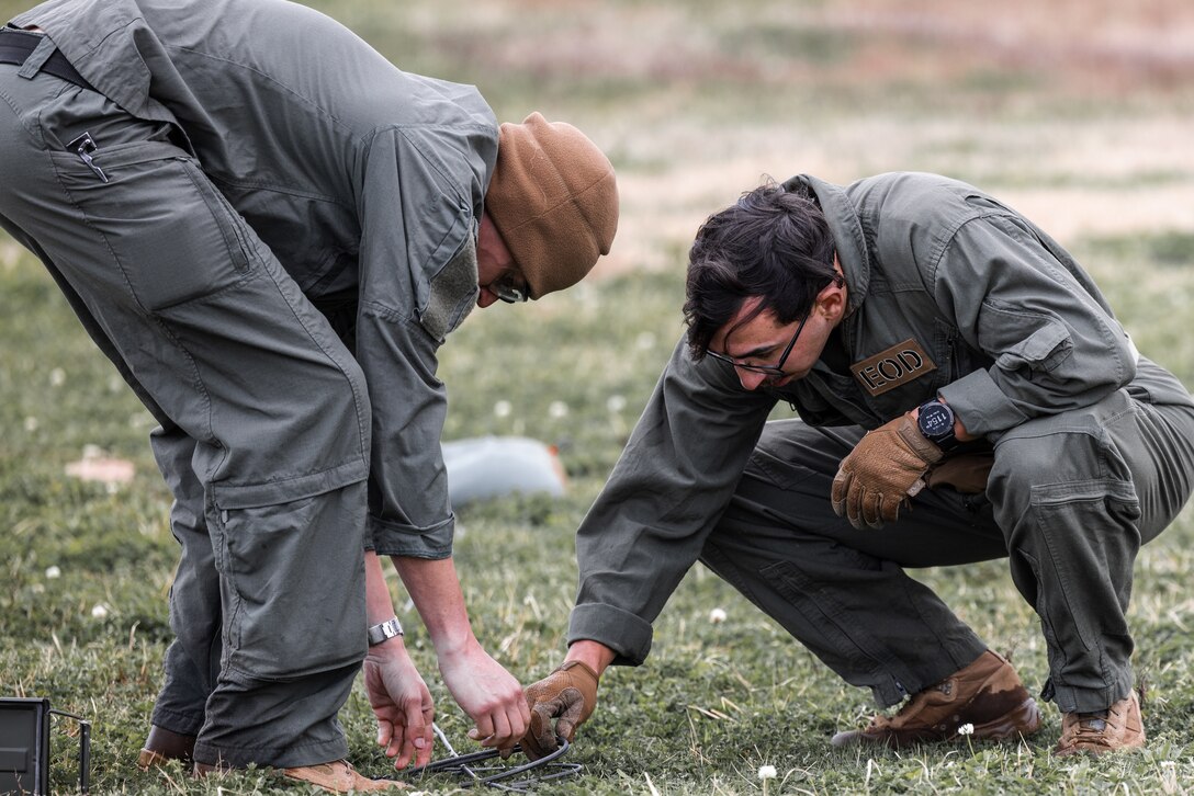 Tick, tock, boom: Explosive Ordnance Disposal Marines conduct training ...