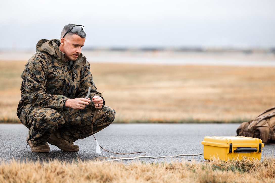 Tick, tock, boom: Explosive Ordnance Disposal Marines conduct training ...