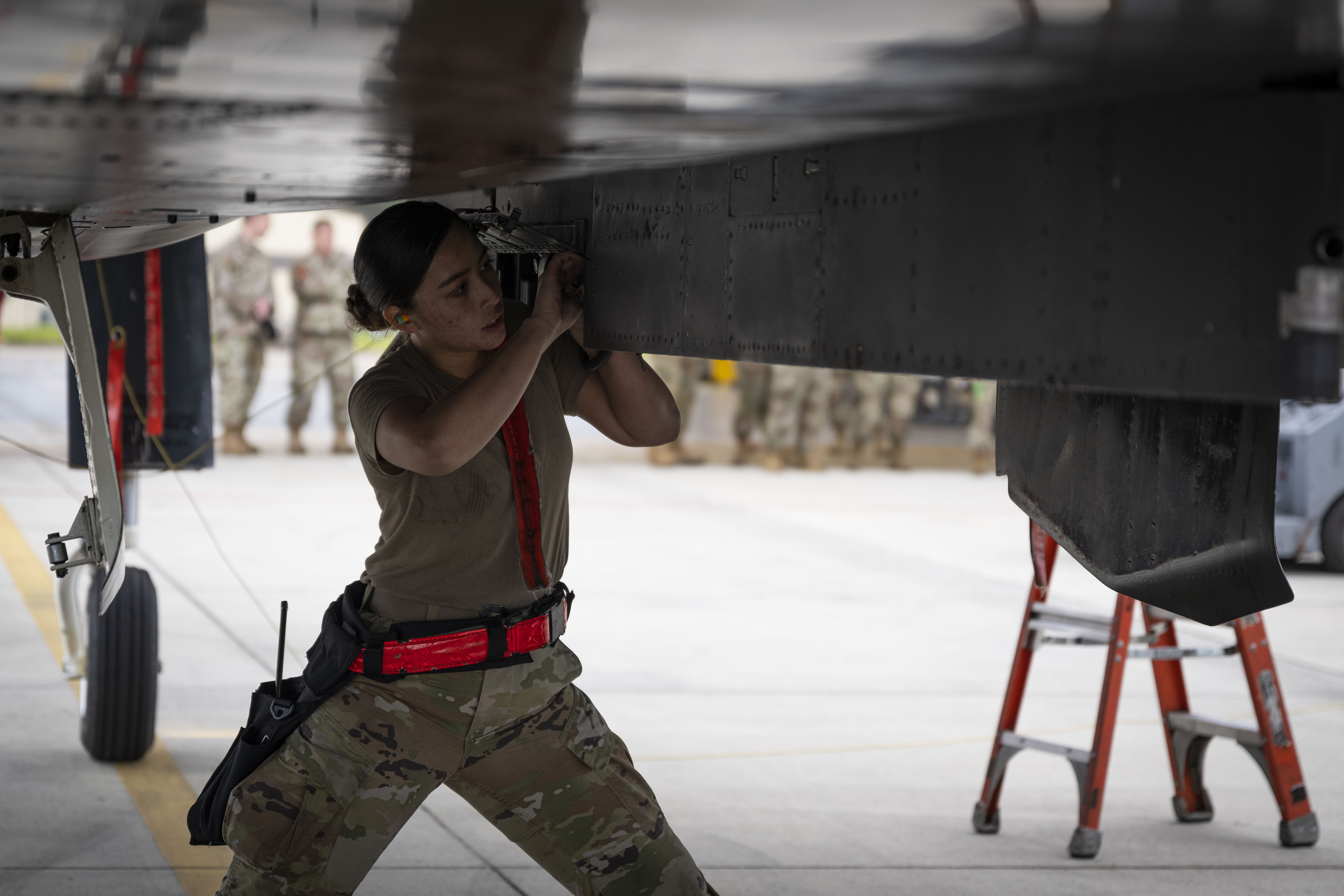 4 MXG holds quarterly load crew competition > Seymour Johnson Air Force ...