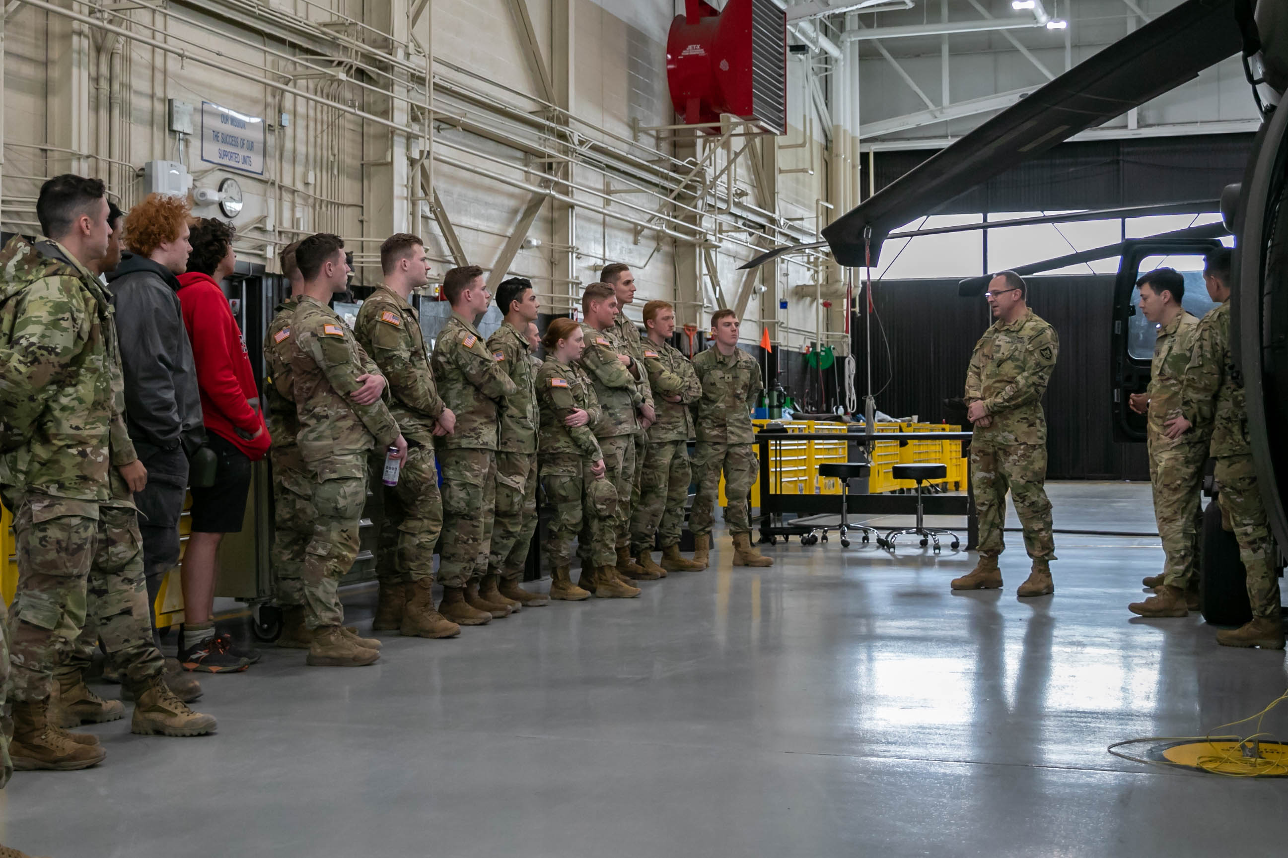 Army Reserve Aviation Command takes direct approach to recruiting > U.S ...