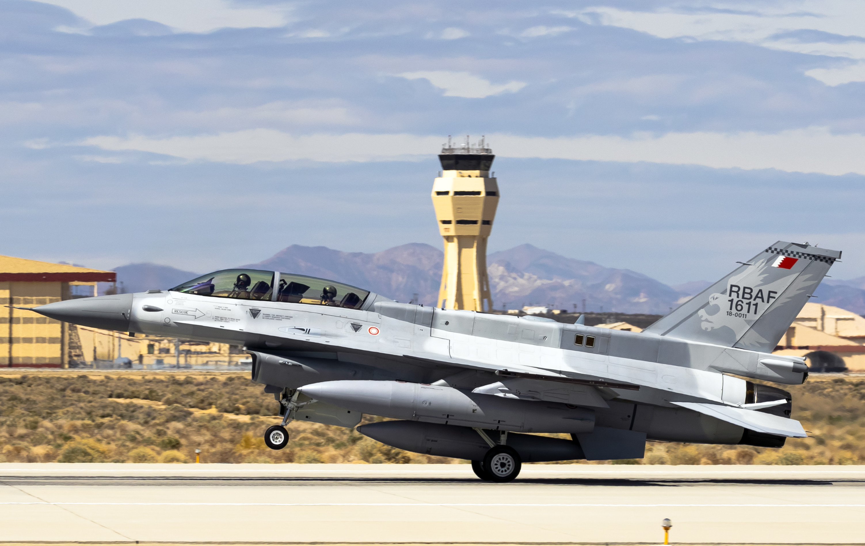 Team celebrates Bahrain's first F-16 Block 70 aircraft > Edwards Air ...