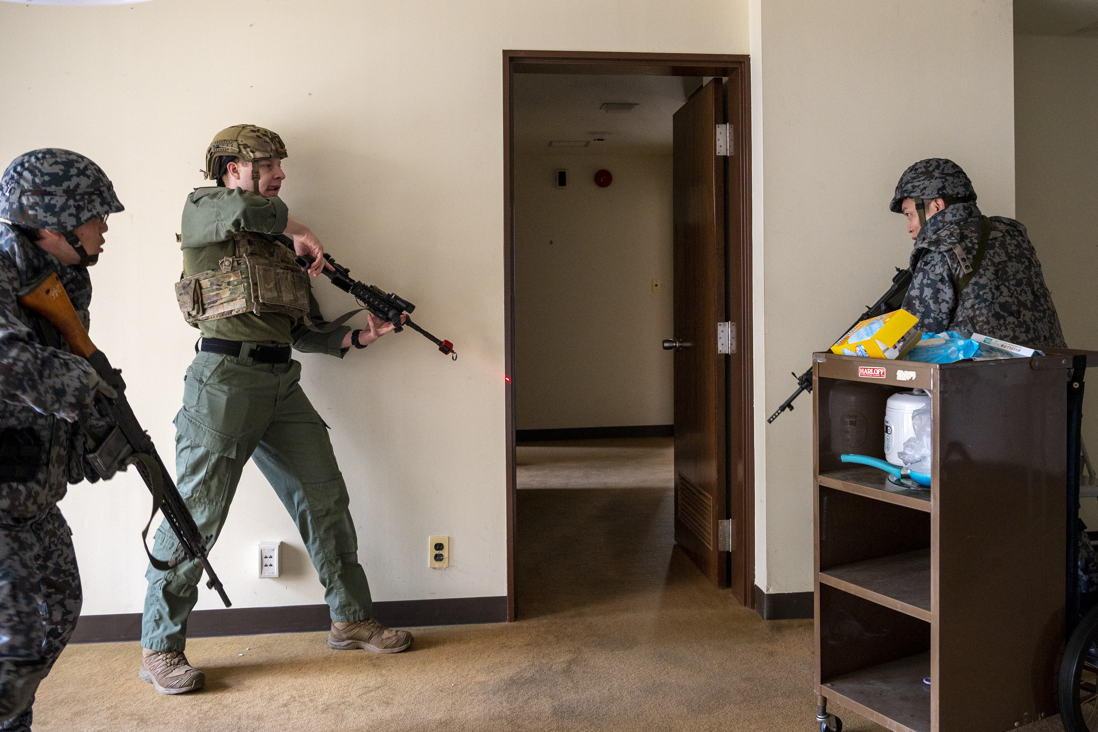 US Air Force conducts close-quarters combat training with Japanese ...