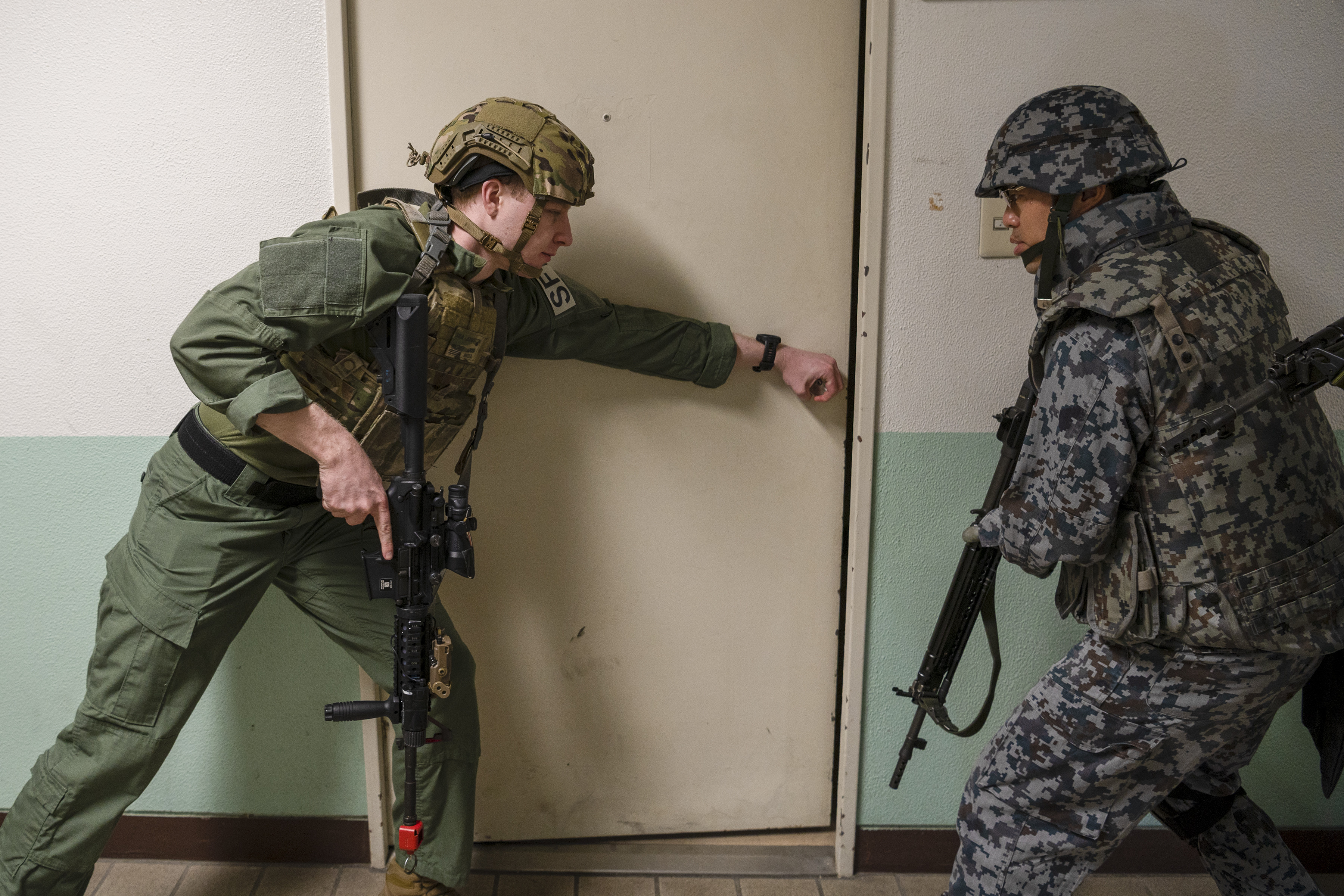 US Air Force conducts close-quarters combat training with Japanese ...