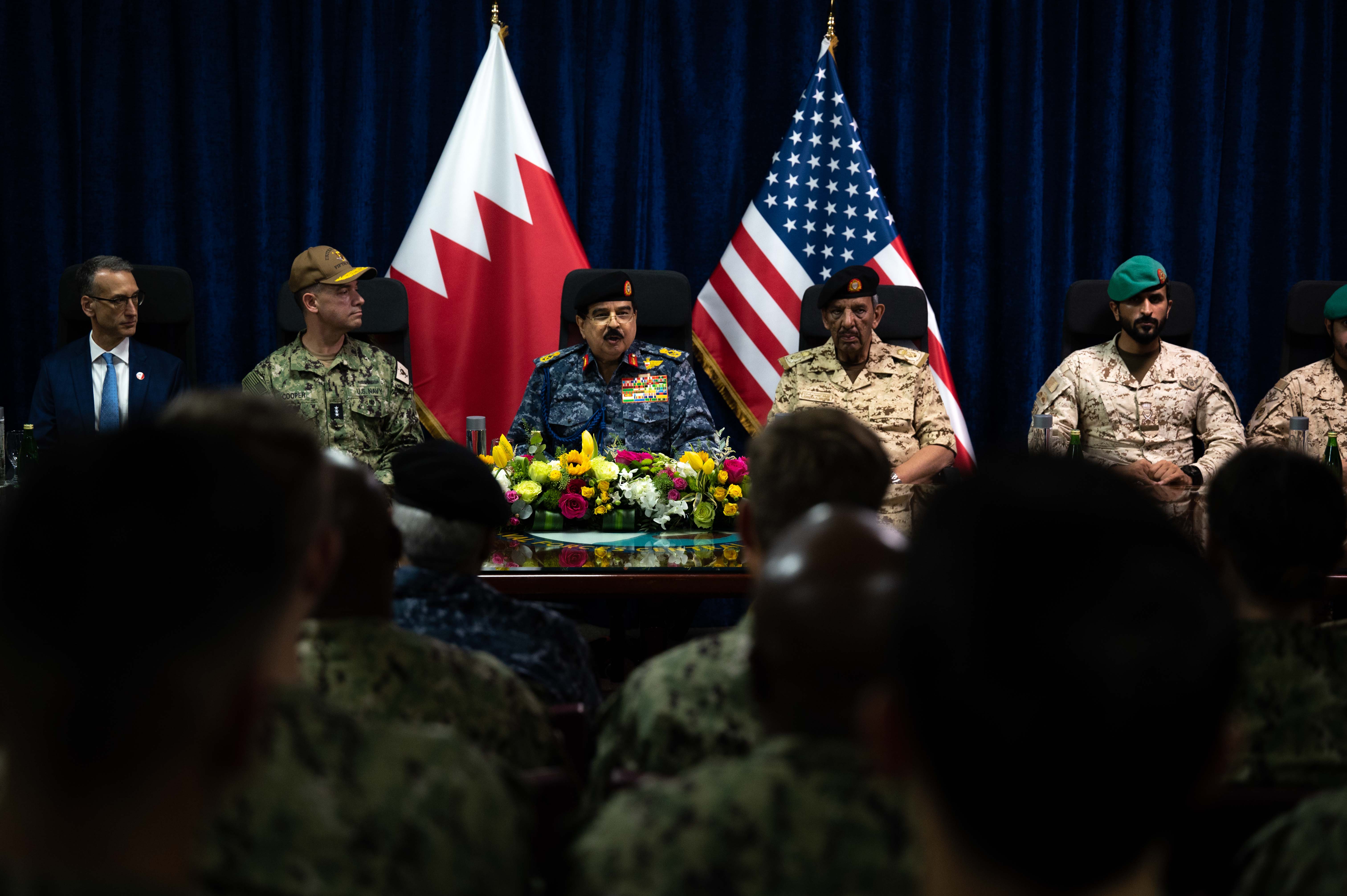 His Majesty the King of Bahrain Visits U.S. 5th Fleet Headquarters > U ...