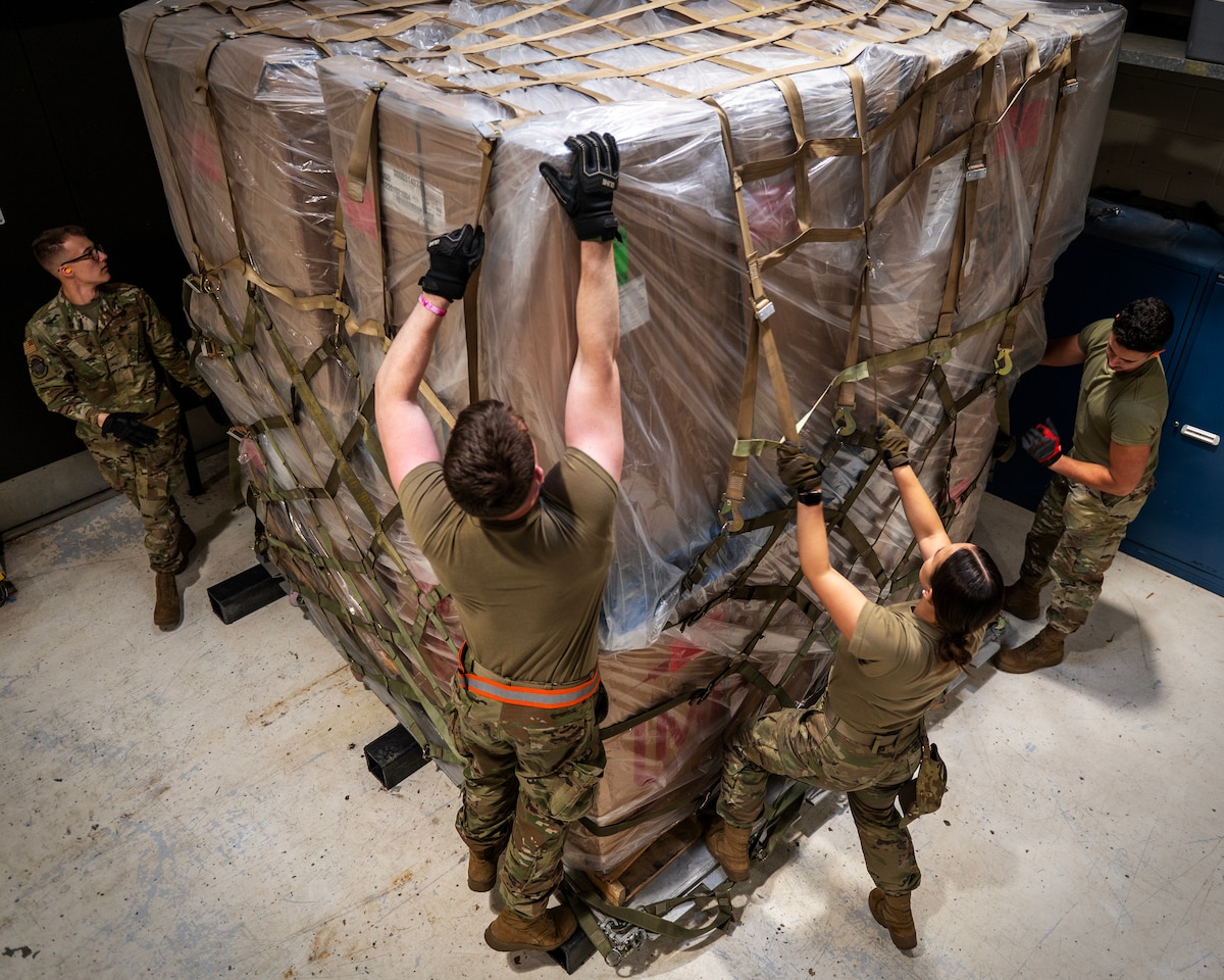Denton Pallet Build Up > 133rd Airlift Wing > Article Display