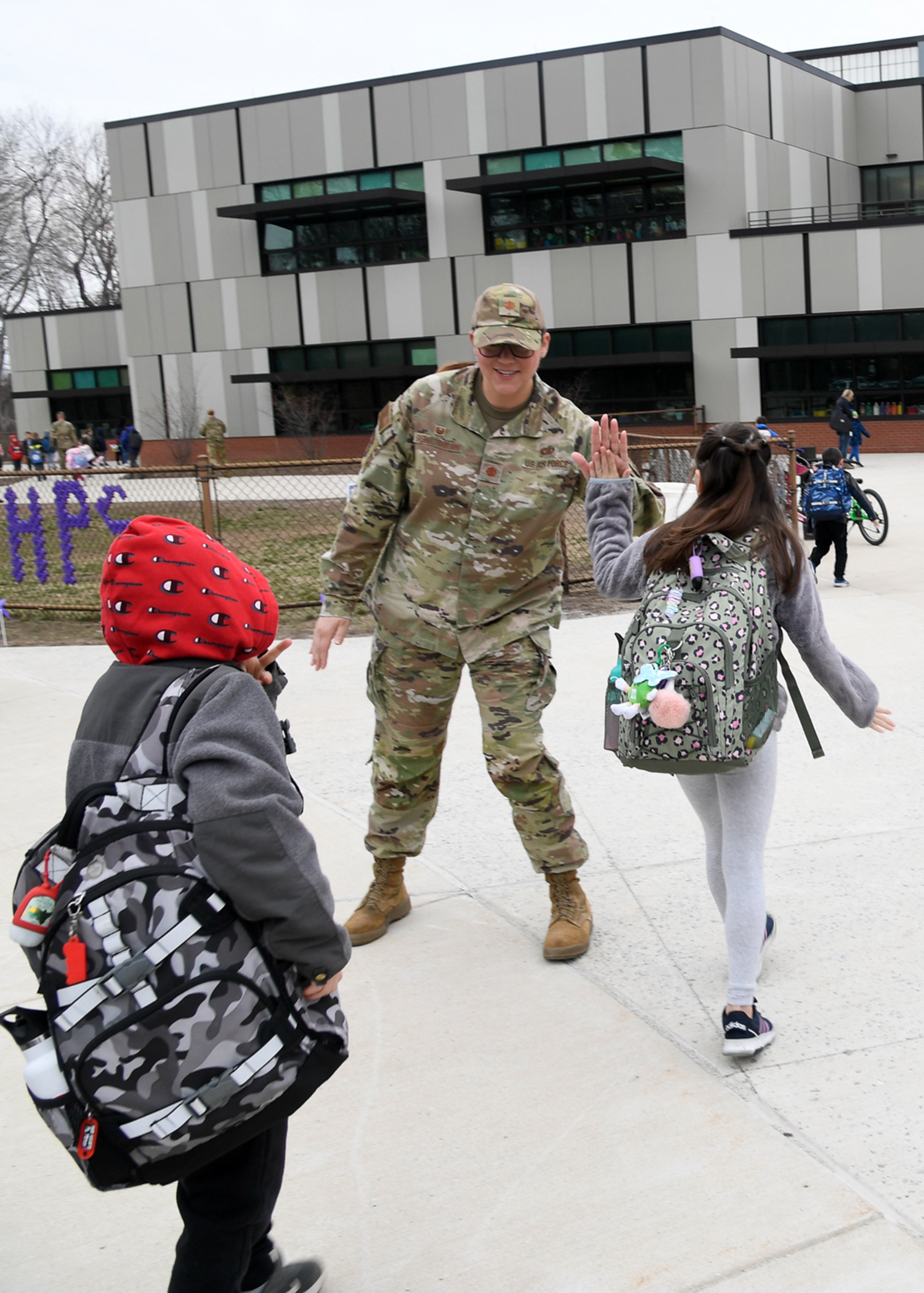 Commanders greet HPS students