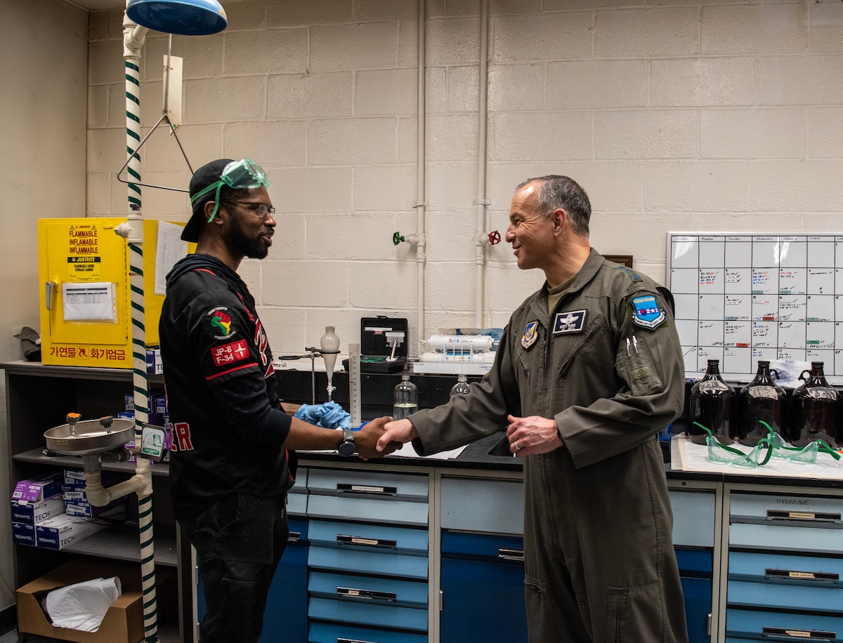 7 AF leadership visits 8th MXG & 51st LRS fuels flight > 505th Command ...