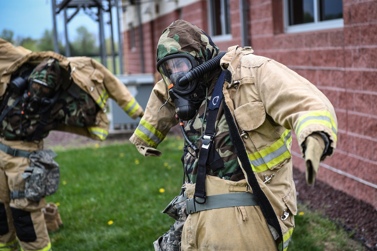 Airmen conduct CBRN familiarization training > 193rd Special Operations ...