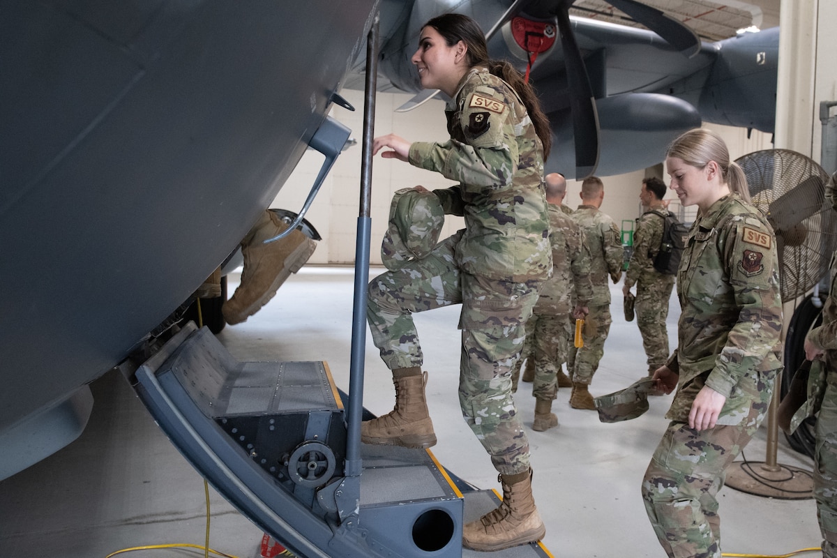 Airmen familiarized with MC-130J Commando II > 193rd Special Operations ...